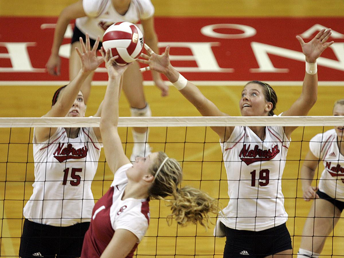 Rachel Holloway - Volleyball 2006 - University of Nebraska - Official ...
