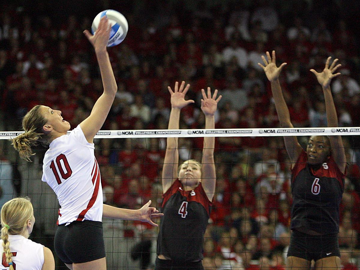 Jordan Larson - University of Nebraska - Official Athletics Website