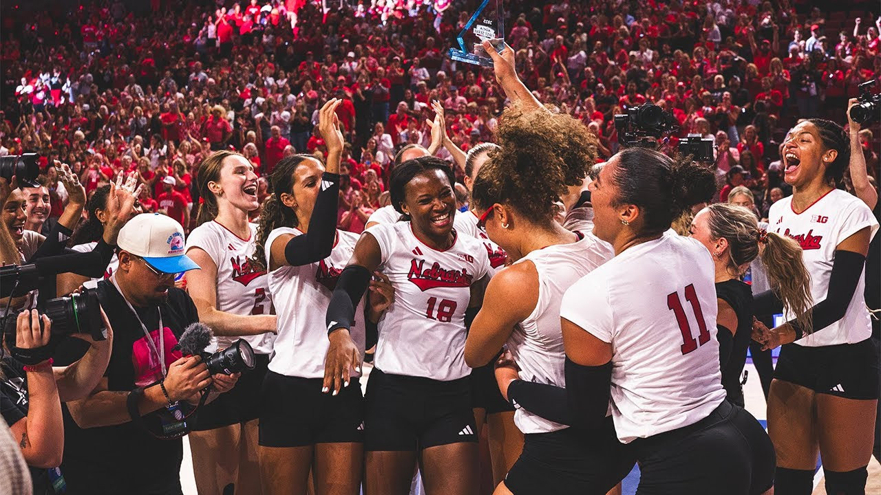 Huskers SWEEP No. 6 Stanford in Pinnacle Bank Arena to start 2-0 | Nebraska Volleyball ...